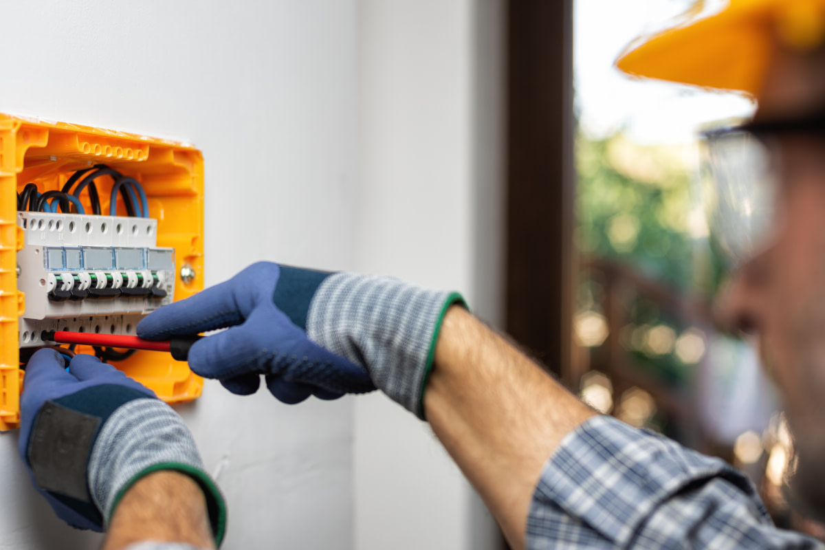 Circuit Breakers – Midwest Systems